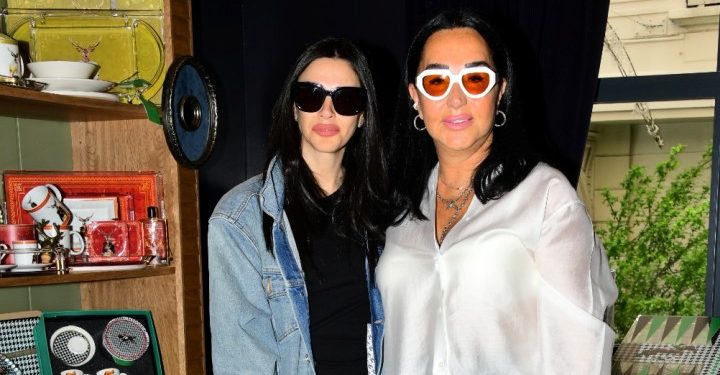 Aslıhan Doğan Turan ve Güler Doğan şıklıklarıyla göz kamaştırdı ...