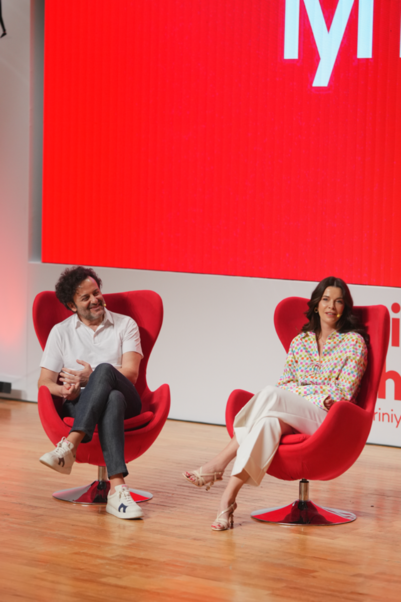 Ünlü isimlerden Akbank Kampüs Buluşması'nda gönüllülük sohbetleri ...